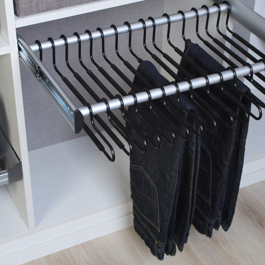 Pull-Out Pant Rack – TAG