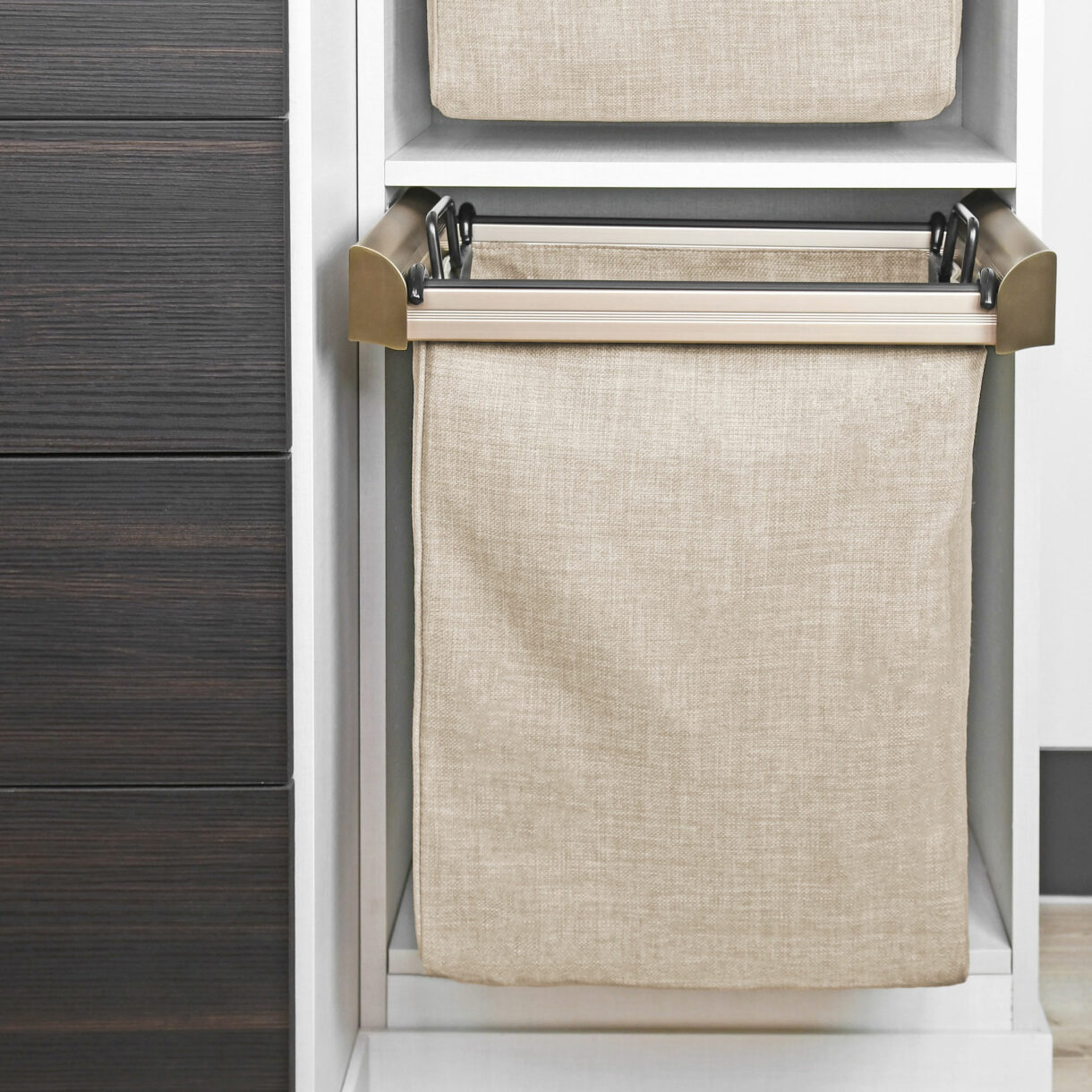 Pull-Out Hamper – TAG